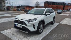White Toyota RAV4 2021 in Liepaja, with an engine capacity of 2.00 L and mileage of 56 thousand km for 22900 €, photo  on AUTOMOTO.COM.LV