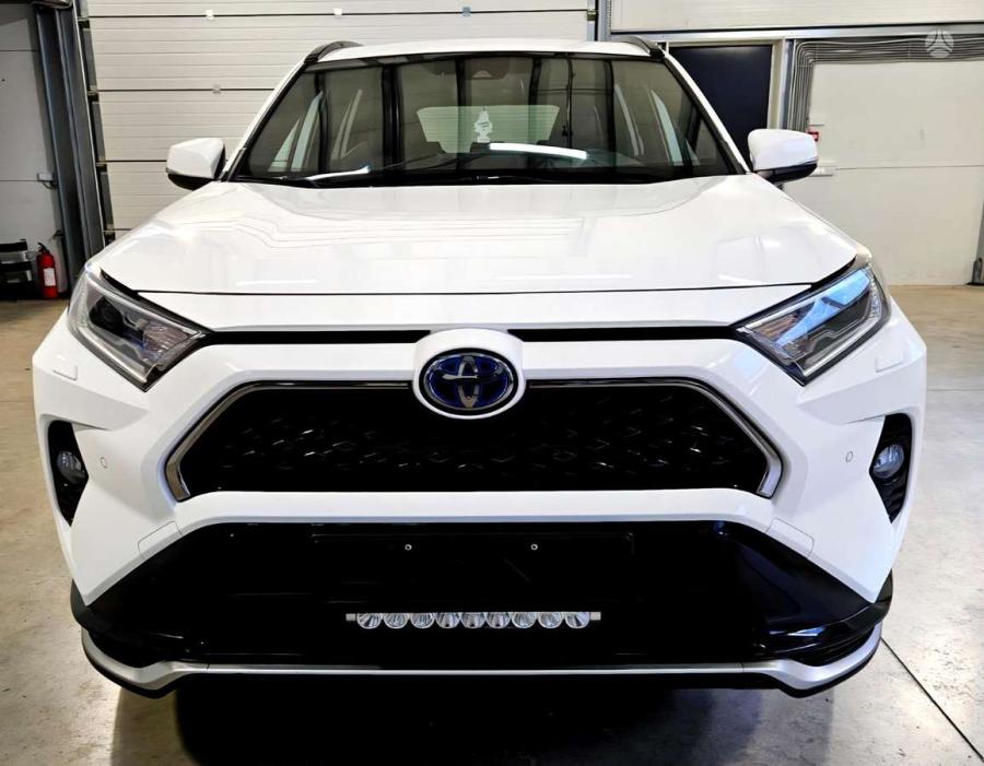 Balts Toyota RAV4 2021 Marijampole, ar dzinēja tilpumu 2.49 L un nobraukumu 211 tūkst. km par 24990 €, foto 2 vietnē AUTOMOTO.COM.LV