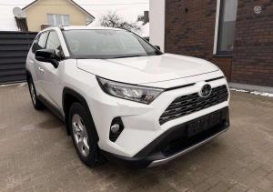 Balts Toyota RAV4 2021 Viļņa, ar dzinēja tilpumu 1.99 L un nobraukumu 75 tūkst. km par 23800 €, foto 2 vietnē AUTOMOTO.COM.LV