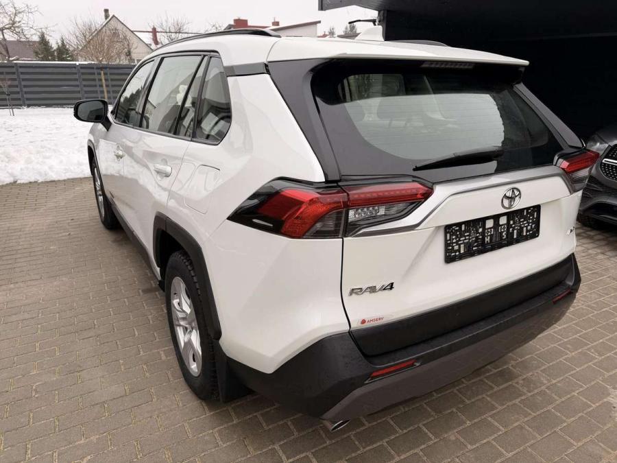 Balts Toyota RAV4 2021 Viļņa, ar dzinēja tilpumu 1.99 L un nobraukumu 75 tūkst. km par 23800 €, foto 5 vietnē AUTOMOTO.COM.LV