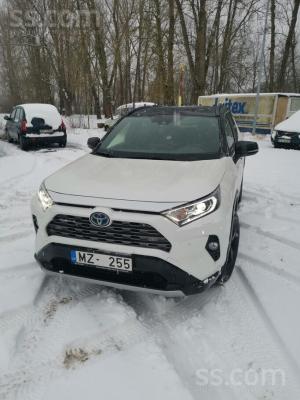White Toyota RAV4 2021 in Riga, with an engine capacity of 2.50 L and mileage of 0 thousand km for 31500 €, photo  on AUTOMOTO.COM.LV