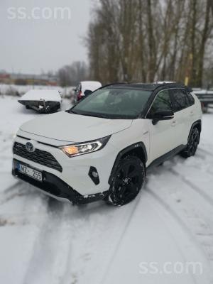 White Toyota RAV4 2021 in Riga, with an engine capacity of 2.50 L and mileage of 0 thousand km for 31500 €, photo 2 on AUTOMOTO.COM.LV