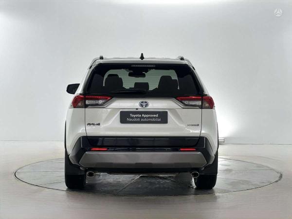 White Toyota RAV4 2021 in Vilnius, with an engine capacity of 2.49 L and mileage of 77 thousand km for 30900 €, photo 4 on AUTOMOTO.COM.LV