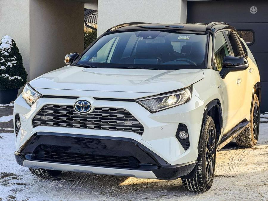 White Toyota RAV4 2021 in Kaunas, with an engine capacity of 2.50 L and mileage of 44 thousand km for 25800 €, photo 3 on AUTOMOTO.COM.LV