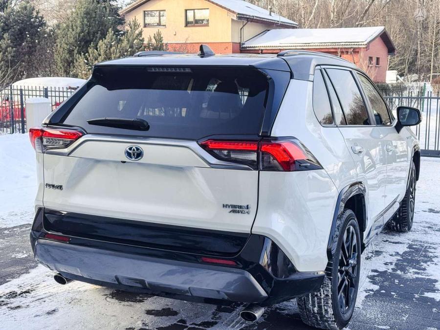 White Toyota RAV4 2021 in Kaunas, with an engine capacity of 2.50 L and mileage of 44 thousand km for 25800 €, photo 5 on AUTOMOTO.COM.LV