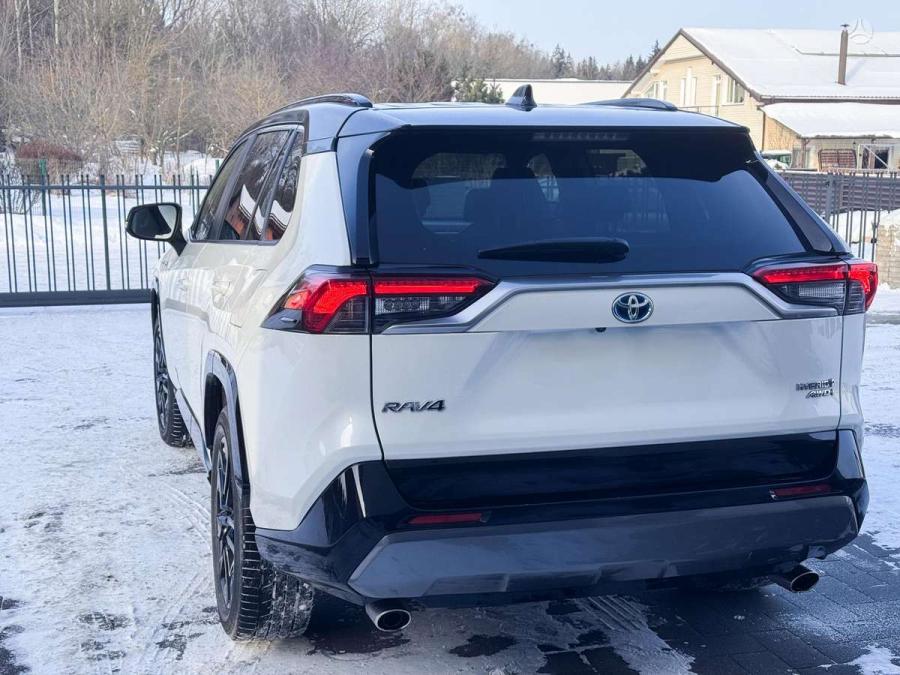 White Toyota RAV4 2021 in Kaunas, with an engine capacity of 2.50 L and mileage of 44 thousand km for 25800 €, photo 23 on AUTOMOTO.COM.LV