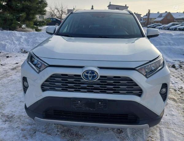 White Toyota RAV4 2021 in Kaunas, with an engine capacity of 2.49 L and mileage of 65 thousand km for 26400 €, photo 9 on AUTOMOTO.COM.LV