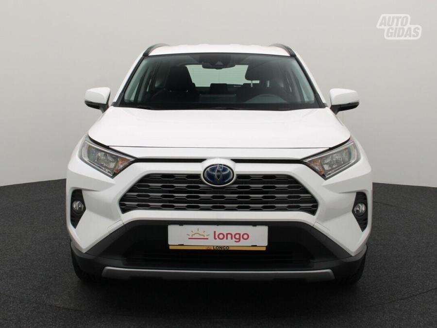 White Toyota RAV4 2021 in Vilnius, with an engine capacity of 2.50 L and mileage of 178 thousand km for 24299 €, photo 3 on AUTOMOTO.COM.LV