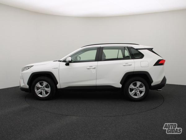 White Toyota RAV4 2021 in Vilnius, with an engine capacity of 2.50 L and mileage of 178 thousand km for 24299 €, photo 6 on AUTOMOTO.COM.LV