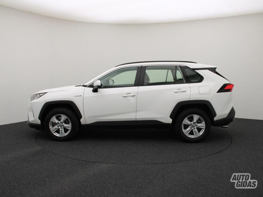 White Toyota RAV4 2021 in Vilnius, with an engine capacity of 2.50 L and mileage of 178 thousand km for 24299 €, photo 6 on AUTOMOTO.COM.LV