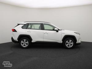 White Toyota RAV4 2021 in Vilnius, with an engine capacity of 2.50 L and mileage of 178 thousand km for 24299 €, photo 9 on AUTOMOTO.COM.LV