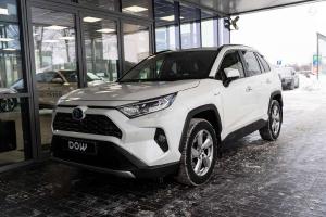 White Toyota RAV4 2021 in Vilnius, with an engine capacity of 2.49 L and mileage of 125 thousand km for 27900 €, photo 2 on AUTOMOTO.COM.LV