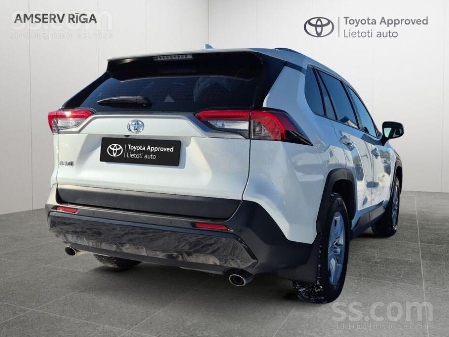 Balts Toyota RAV4 2021 Rīga, ar dzinēja tilpumu 2.00 L un nobraukumu 129 tūkst. km par 23400 €, foto 2 vietnē AUTOMOTO.COM.LV