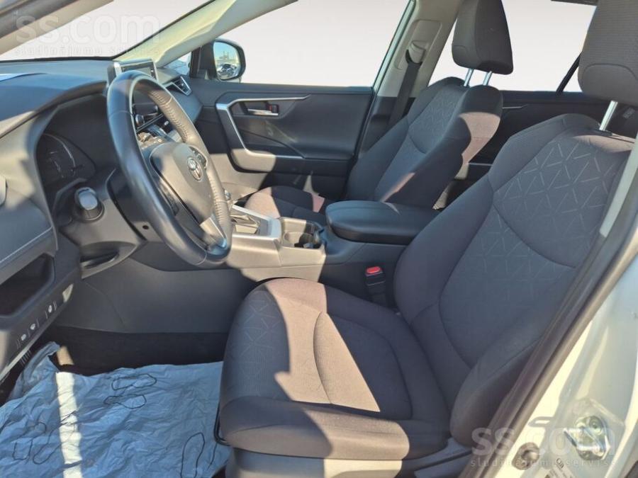 Balts Toyota RAV4 2021 Rīga, ar dzinēja tilpumu 2.00 L un nobraukumu 129 tūkst. km par 23400 €, foto 11 vietnē AUTOMOTO.COM.LV