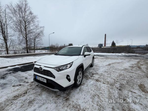Balts Toyota RAV4 2021 Tallina, ar dzinēja tilpumu 2.00 L un nobraukumu 46 tūkst. km par 27500 €, foto 1 vietnē AUTOMOTO.COM.LV