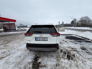 White Toyota RAV4 2021 in Tallinn, with an engine capacity of 2.00 L and mileage of 46 thousand km for 27500 €, photo 2 on AUTOMOTO.COM.LV