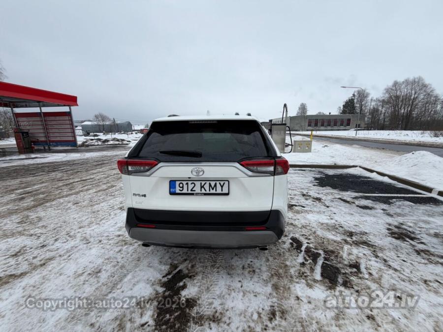 White Toyota RAV4 2021 in Tallinn, with an engine capacity of 2.00 L and mileage of 46 thousand km for 27500 €, photo 2 on AUTOMOTO.COM.LV