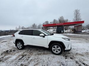 White Toyota RAV4 2021 in Tallinn, with an engine capacity of 2.00 L and mileage of 46 thousand km for 27500 €, photo 3 on AUTOMOTO.COM.LV