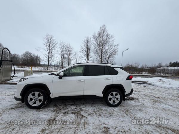 Balts Toyota RAV4 2021 Tallina, ar dzinēja tilpumu 2.00 L un nobraukumu 46 tūkst. km par 27500 €, foto 5 vietnē AUTOMOTO.COM.LV