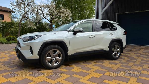 Balts Toyota RAV4 2021 Rīga, ar dzinēja tilpumu 2.50 L un nobraukumu 98 tūkst. km par 28500 €, foto 1 vietnē AUTOMOTO.COM.LV
