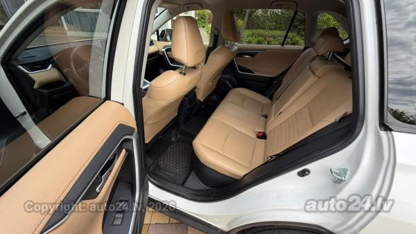Balts Toyota RAV4 2021 Rīga, ar dzinēja tilpumu 2.50 L un nobraukumu 98 tūkst. km par 28500 €, foto 5 vietnē AUTOMOTO.COM.LV