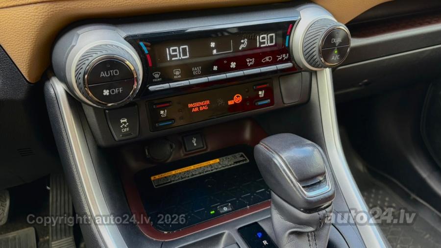 Белый Тойота РАВ 4 2021 в Рига, объемом двигателя 2.50 л и пробегом 98 тыс. км за 28500 €, фото 24 на AUTOMOTO.COM.LV