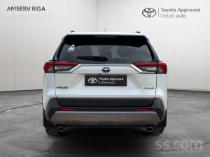 White Toyota RAV4 2021 in Riga, with an engine capacity of 2.50 L and mileage of 77 thousand km for 28900 €, photo 5 on AUTOMOTO.COM.LV