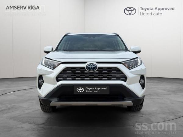 White Toyota RAV4 2021 in Riga, with an engine capacity of 2.50 L and mileage of 77 thousand km for 28900 €, photo 5 on AUTOMOTO.COM.LV