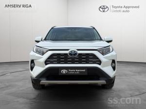White Toyota RAV4 2021 in Riga, with an engine capacity of 2.50 L and mileage of 77 thousand km for 28900 €, photo 6 on AUTOMOTO.COM.LV