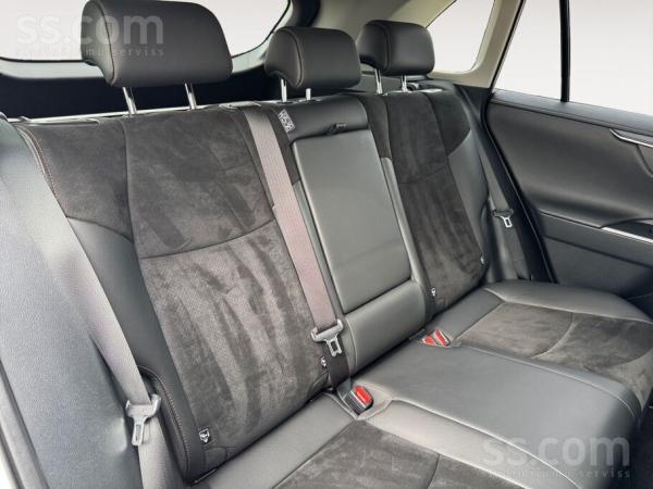 White Toyota RAV4 2021 in Riga, with an engine capacity of 2.50 L and mileage of 77 thousand km for 28900 €, photo 7 on AUTOMOTO.COM.LV