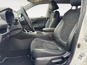 White Toyota RAV4 2021 in Riga, with an engine capacity of 2.50 L and mileage of 77 thousand km for 28900 €, photo 12 on AUTOMOTO.COM.LV