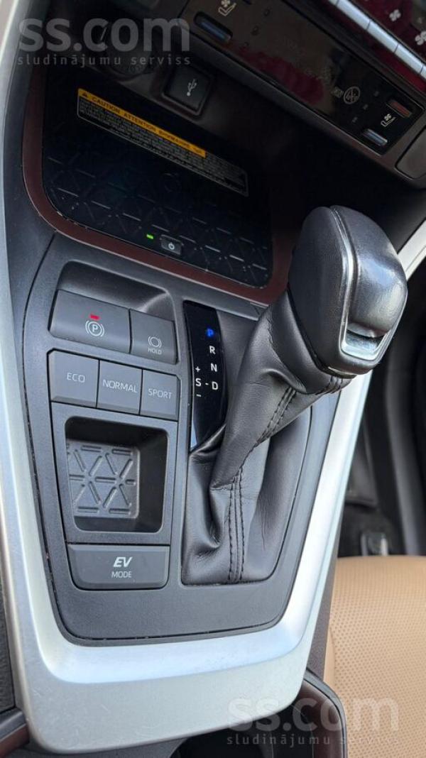 Balts Toyota RAV4 2021 Rīga, ar dzinēja tilpumu 2.50 L un nobraukumu 98 tūkst. km par 28500 €, foto 7 vietnē AUTOMOTO.COM.LV