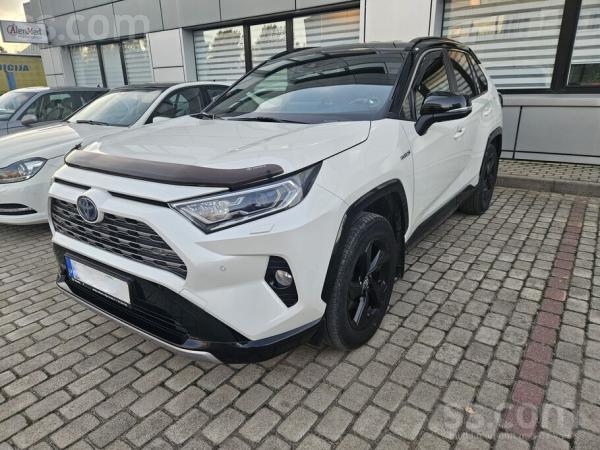 White Toyota RAV4 2021 in Riga, with an engine capacity of 2.50 L and mileage of 79 thousand km for 28800 €, photo 2 on AUTOMOTO.COM.LV