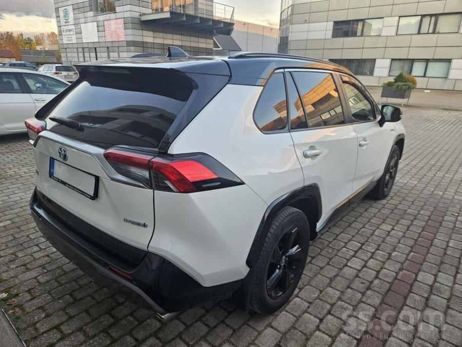 Balts Toyota RAV4 2021 Rīga, ar dzinēja tilpumu 2.50 L un nobraukumu 79 tūkst. km par 28800 €, foto 4 vietnē AUTOMOTO.COM.LV