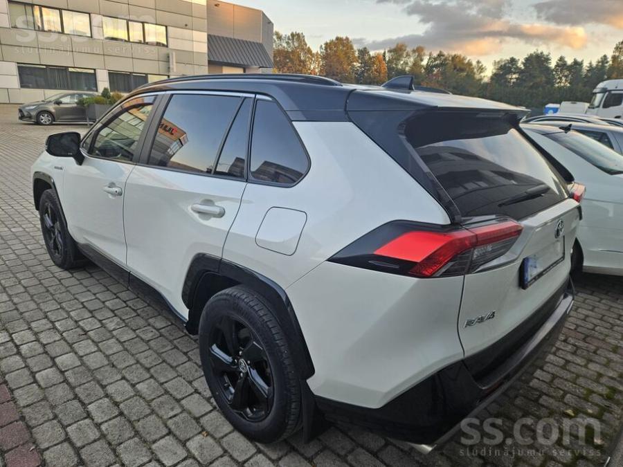 Balts Toyota RAV4 2021 Rīga, ar dzinēja tilpumu 2.50 L un nobraukumu 79 tūkst. km par 28800 €, foto 5 vietnē AUTOMOTO.COM.LV