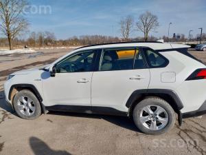 Balts Toyota RAV4 2021 Jelgava, ar dzinēja tilpumu 2.50 L un nobraukumu 41 tūkst. km par 32500 €, foto 3 vietnē AUTOMOTO.COM.LV