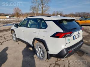 Balts Toyota RAV4 2021 Jelgava, ar dzinēja tilpumu 2.50 L un nobraukumu 41 tūkst. km par 32500 €, foto 5 vietnē AUTOMOTO.COM.LV