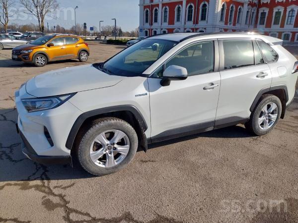 Белый Тойота РАВ 4 2021 в Елгава, объемом двигателя 2.50 л и пробегом 41 тыс. км за 32500 €, фото 5 на AUTOMOTO.COM.LV