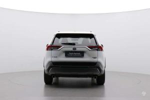 White Toyota RAV4 2021 in Vilnius, with an engine capacity of 2.49 L and mileage of 148 thousand km for 29990 €, photo 6 on AUTOMOTO.COM.LV