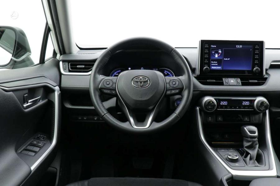 White Toyota RAV4 2021 in Vilnius, with an engine capacity of 2.49 L and mileage of 148 thousand km for 29990 €, photo 9 on AUTOMOTO.COM.LV
