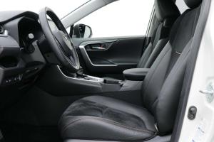White Toyota RAV4 2021 in Vilnius, with an engine capacity of 2.49 L and mileage of 148 thousand km for 29990 €, photo 13 on AUTOMOTO.COM.LV