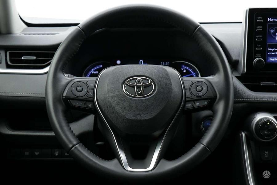 White Toyota RAV4 2021 in Vilnius, with an engine capacity of 2.49 L and mileage of 148 thousand km for 29990 €, photo 14 on AUTOMOTO.COM.LV
