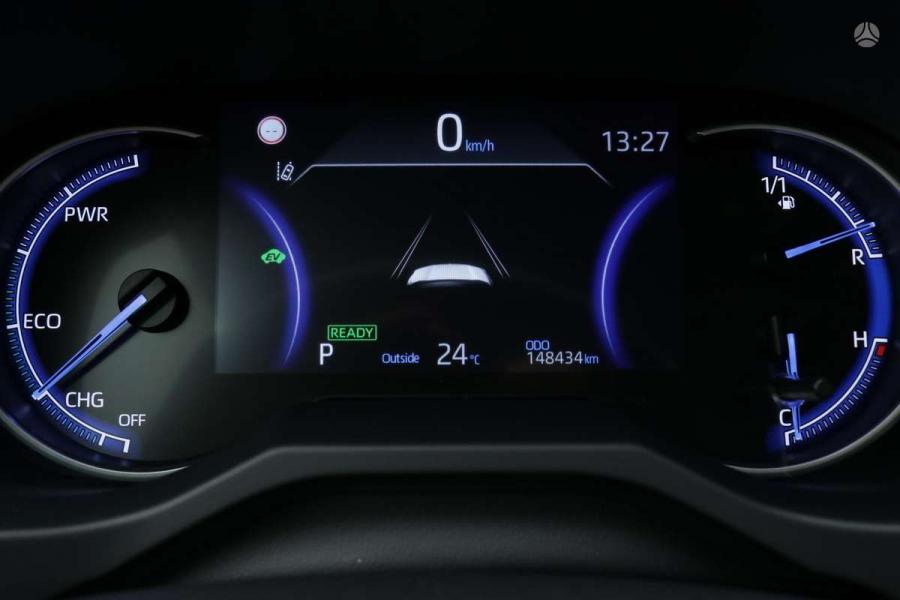 White Toyota RAV4 2021 in Vilnius, with an engine capacity of 2.49 L and mileage of 148 thousand km for 29990 €, photo 15 on AUTOMOTO.COM.LV