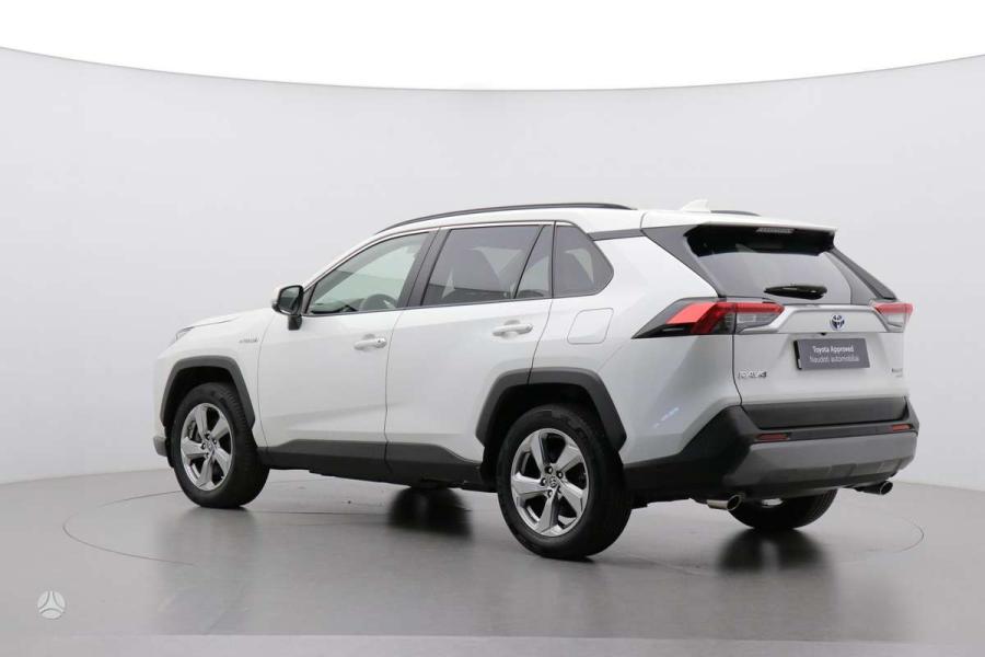 White Toyota RAV4 2021 in Vilnius, with an engine capacity of 2.49 L and mileage of 148 thousand km for 29990 €, photo 19 on AUTOMOTO.COM.LV