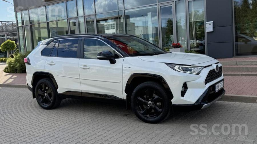 Balts Toyota RAV4 2021 Rīga, ar dzinēja tilpumu 2.50 L un nobraukumu 108 tūkst. km par 28200 €, foto 1 vietnē AUTOMOTO.COM.LV
