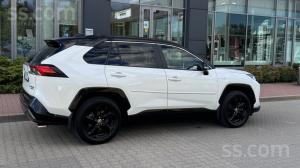 Balts Toyota RAV4 2021 Rīga, ar dzinēja tilpumu 2.50 L un nobraukumu 108 tūkst. km par 28200 €, foto 3 vietnē AUTOMOTO.COM.LV
