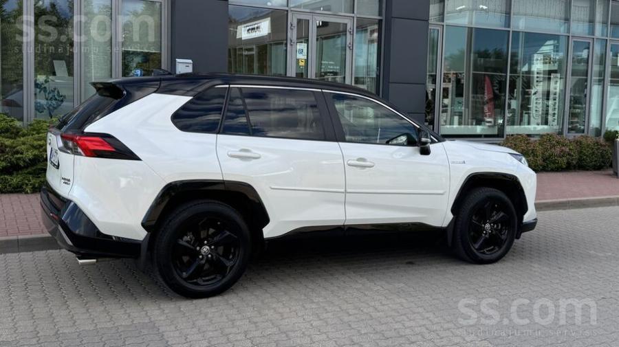 Balts Toyota RAV4 2021 Rīga, ar dzinēja tilpumu 2.50 L un nobraukumu 108 tūkst. km par 28200 €, foto 3 vietnē AUTOMOTO.COM.LV