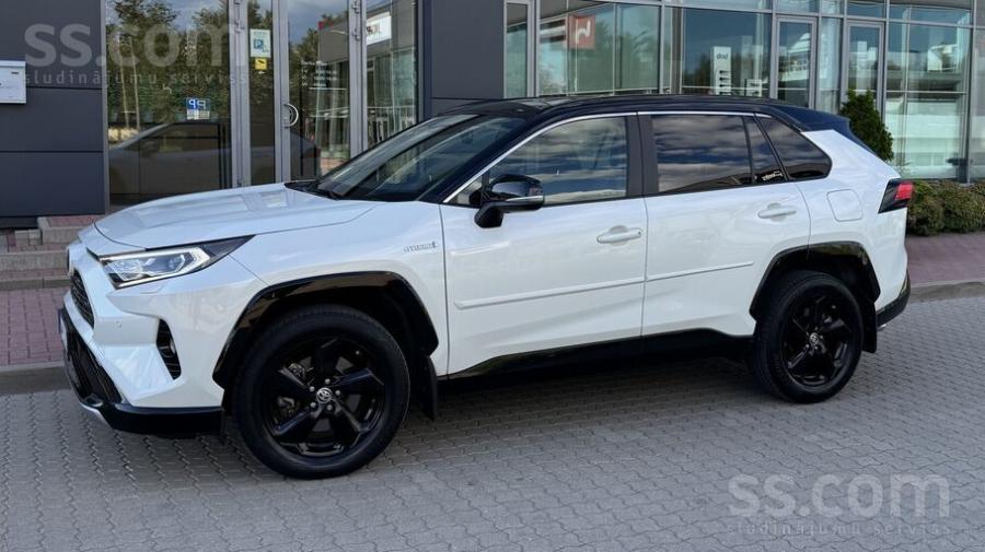Balts Toyota RAV4 2021 Rīga, ar dzinēja tilpumu 2.50 L un nobraukumu 108 tūkst. km par 28200 €, foto 4 vietnē AUTOMOTO.COM.LV