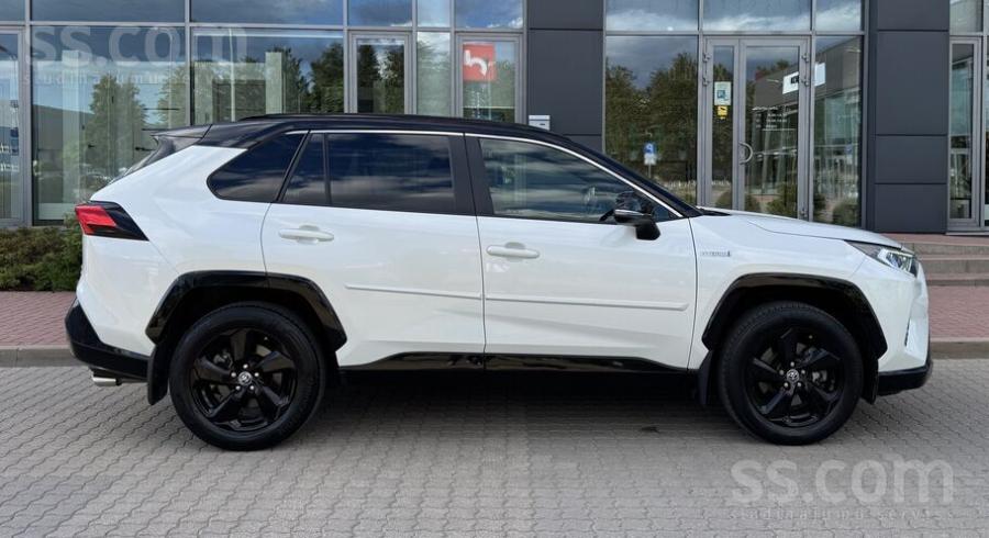 Balts Toyota RAV4 2021 Rīga, ar dzinēja tilpumu 2.50 L un nobraukumu 108 tūkst. km par 28200 €, foto 6 vietnē AUTOMOTO.COM.LV