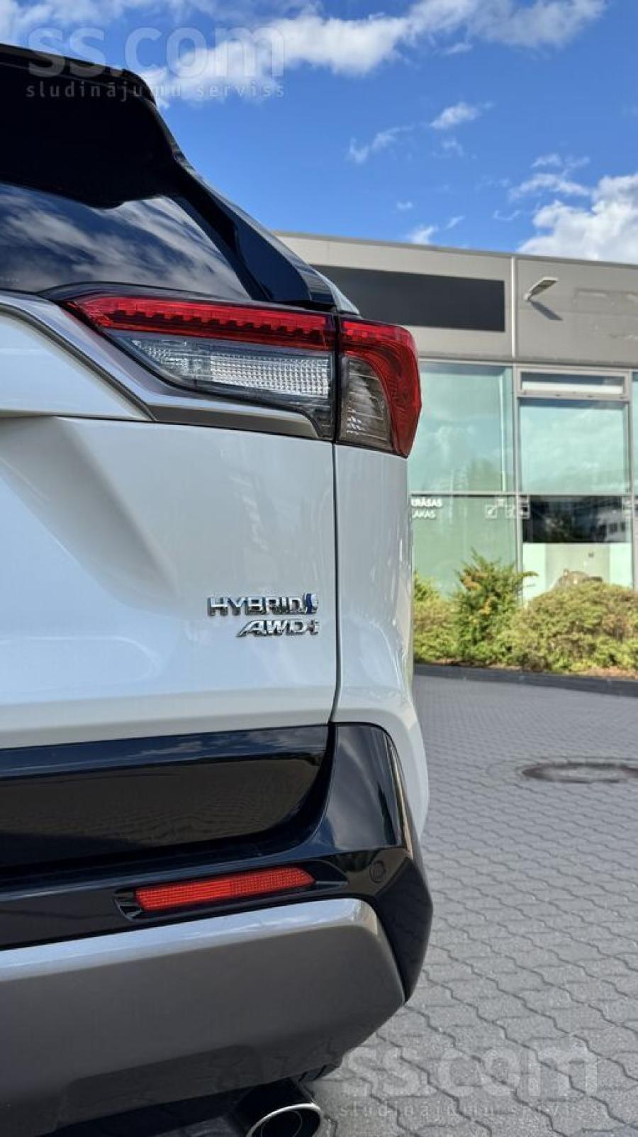 Balts Toyota RAV4 2021 Rīga, ar dzinēja tilpumu 2.50 L un nobraukumu 108 tūkst. km par 28200 €, foto 8 vietnē AUTOMOTO.COM.LV